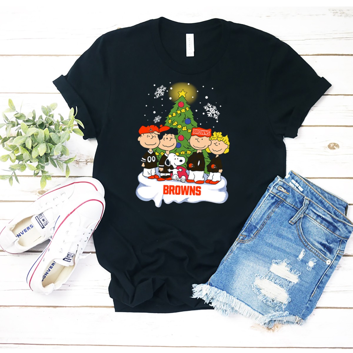 Snoopy Christmas Cleveland Browns Peanuts Characters Holiday Scene T ...